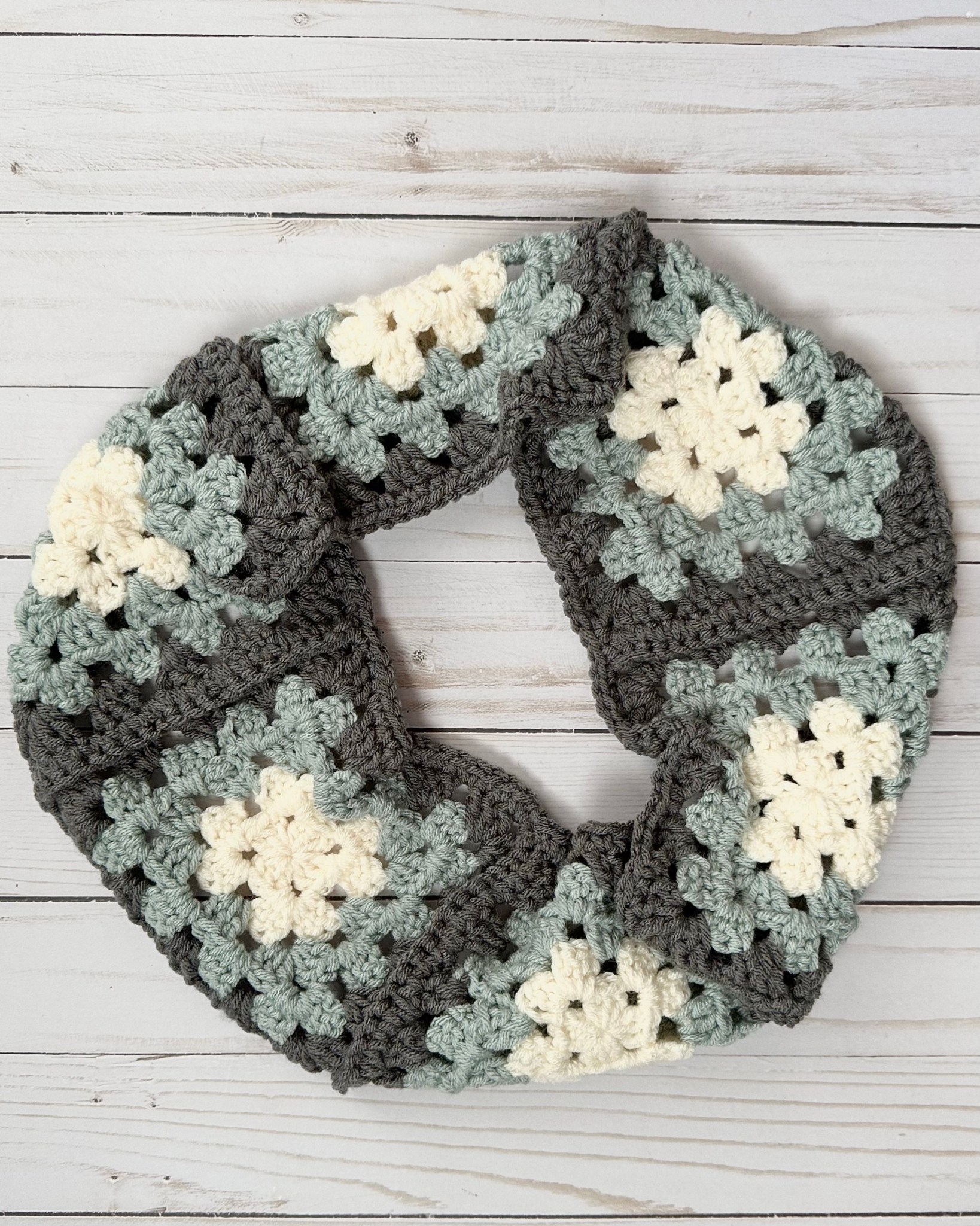 Crochet Granny Square Cowl | Creating Me