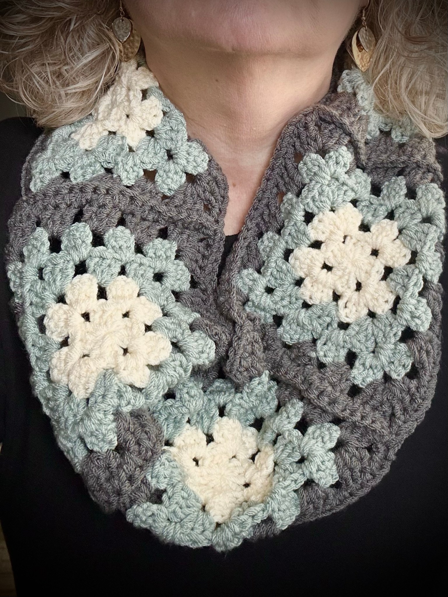 Crochet Granny Square Cowl | Creating Me