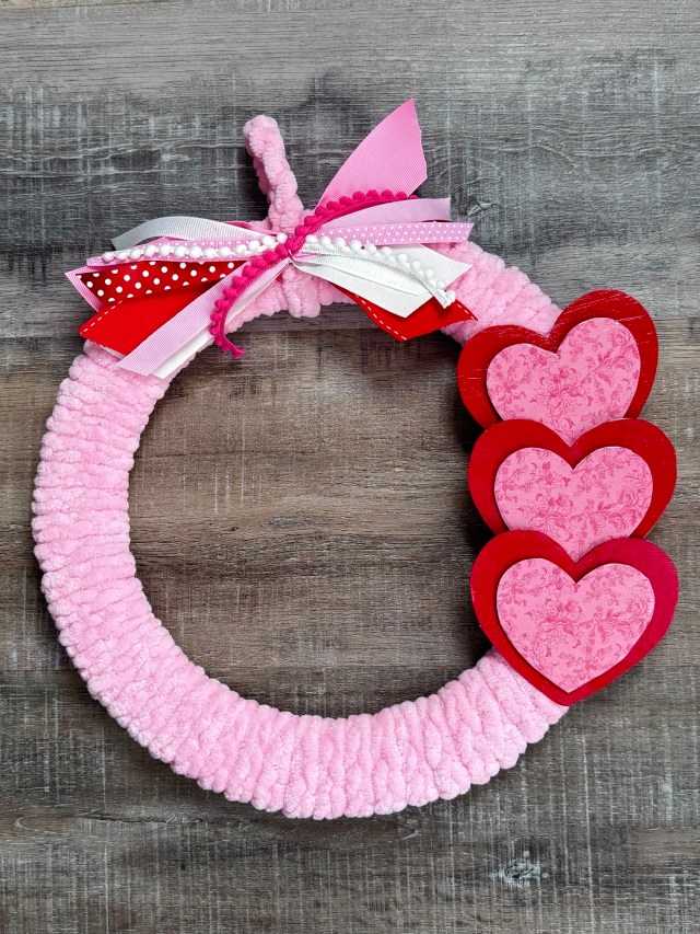 Super Easy Crochet Valentine Wreath | Creating Me
